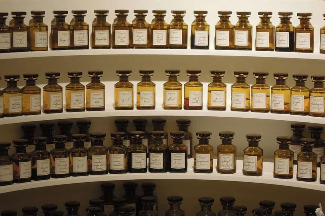 Extrait de Parfum: Ciri Khas, Daya Tarik & Rekomendasinya